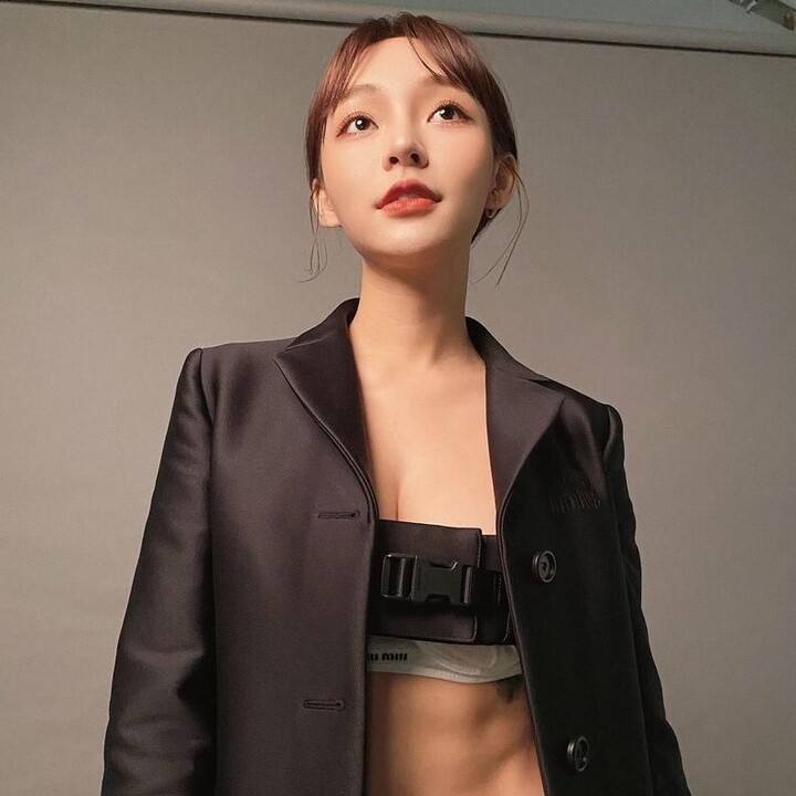 「完璧美顔！」台湾人気チアが胸元あらわな“リアル妖精コスプレ”でファン悩殺！「アイドルにしか見えん」【WBC】 | THE DIGEST