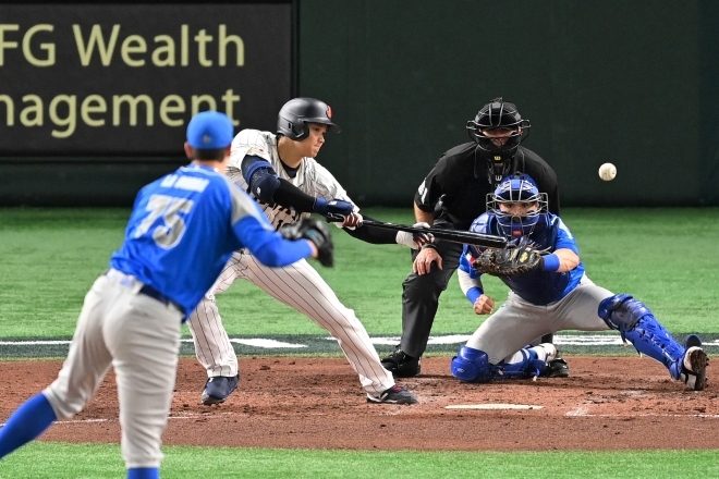 「限界ってあるの？」大谷翔平がイタリア戦で魅せた“絶妙バント”に韓国メディアも驚愕！「なぜ野球の天才かが分かった…」【WBC】 | THE DIGEST