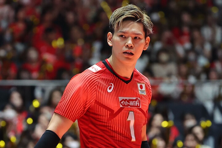 「本当に尊敬する！」西田有志が咄嗟に見せた“紳士的行動”を世界が称賛！「日本人はマナーが良い」【男子バレー】 | THE DIGEST