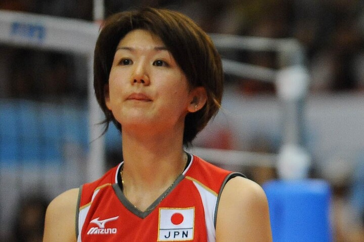 「眩しいほど美しい！」身長187cm栗原恵が披露した“モデル級コーデ”にファン喝采！「スタイル抜群ですね」 | THE DIGEST