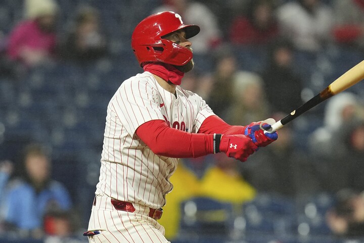 MVP2度の千両役者が最上の面目躍如。前日まで11打数無安打のハーパーが1試合3本塁打の大暴れ！ | THE DIGEST