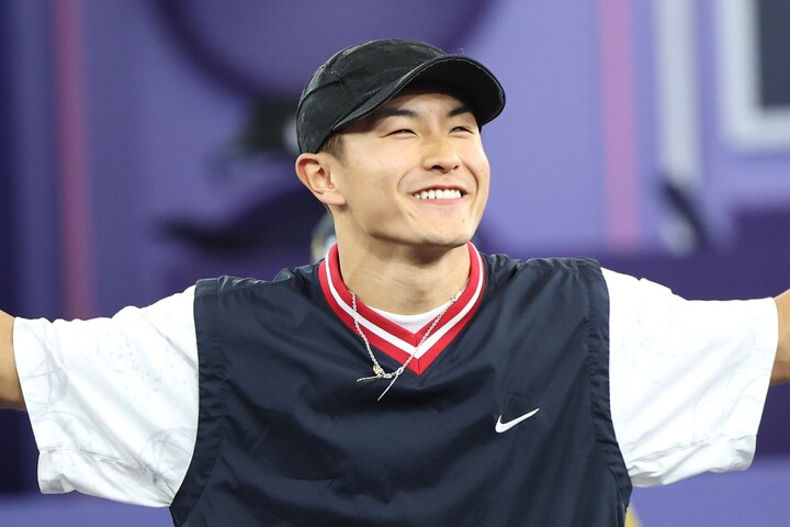 ブレイキン男子Shigekixが笑顔で圧巻演技を披露するなか…“鍛え上げられたボディ”あらわに「ムキムキ」「筋肉の締まり方が半端ない」と大反響【パリ五輪】 | THE DIGEST