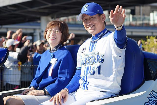 【DeNA】26年ぶりのパレードに横浜熱狂！“フランチャイズプレーヤー”三浦大輔だからこそ巻き起こせたファンの熱量 | THE DIGEST